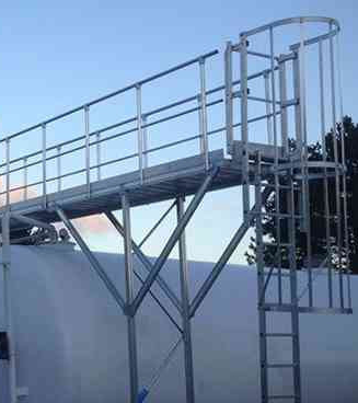 Escaleras industriales. ¿Cuántos tipos existen?